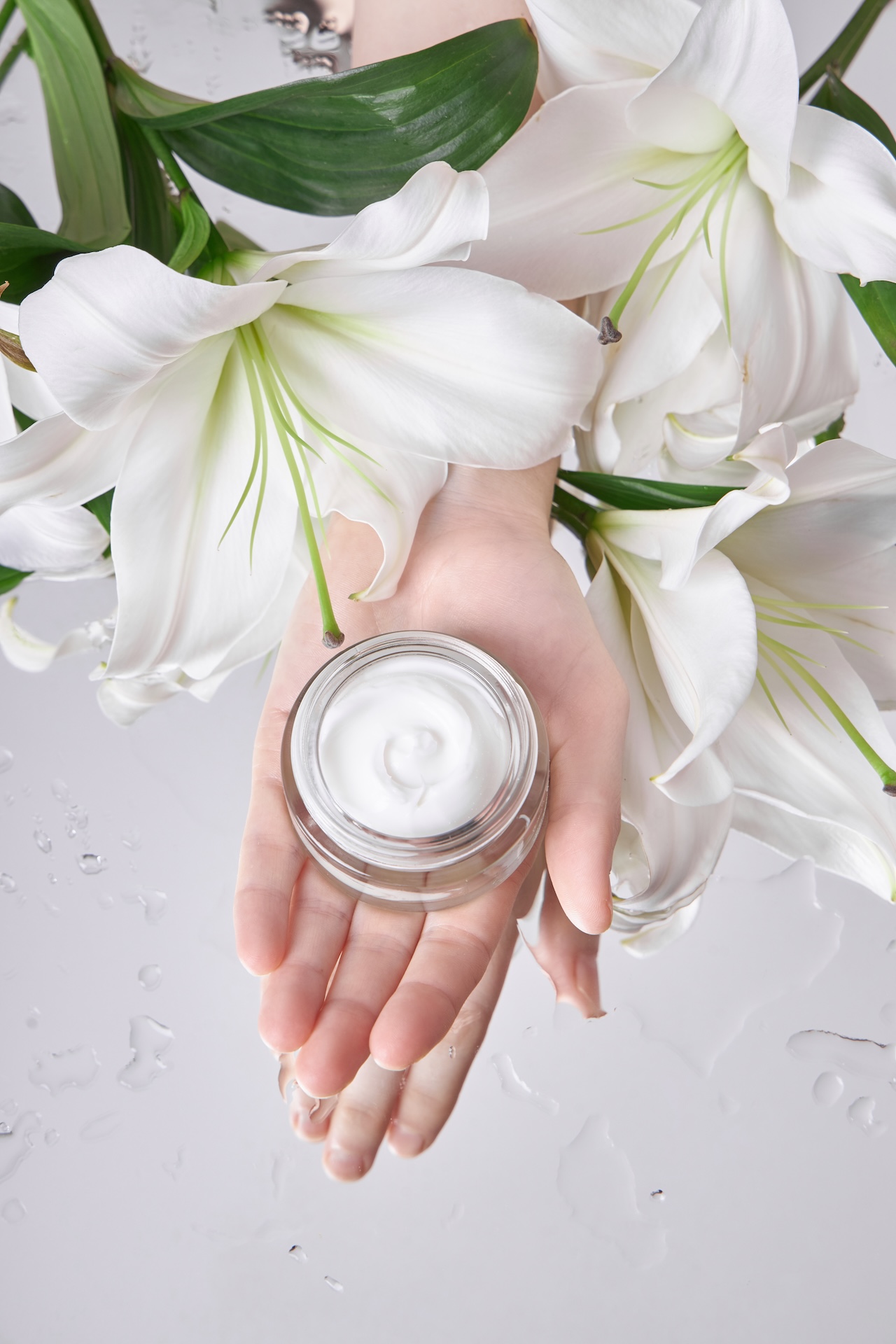 Should You Apply Moisturizer to Damp Skin? - Awe.some